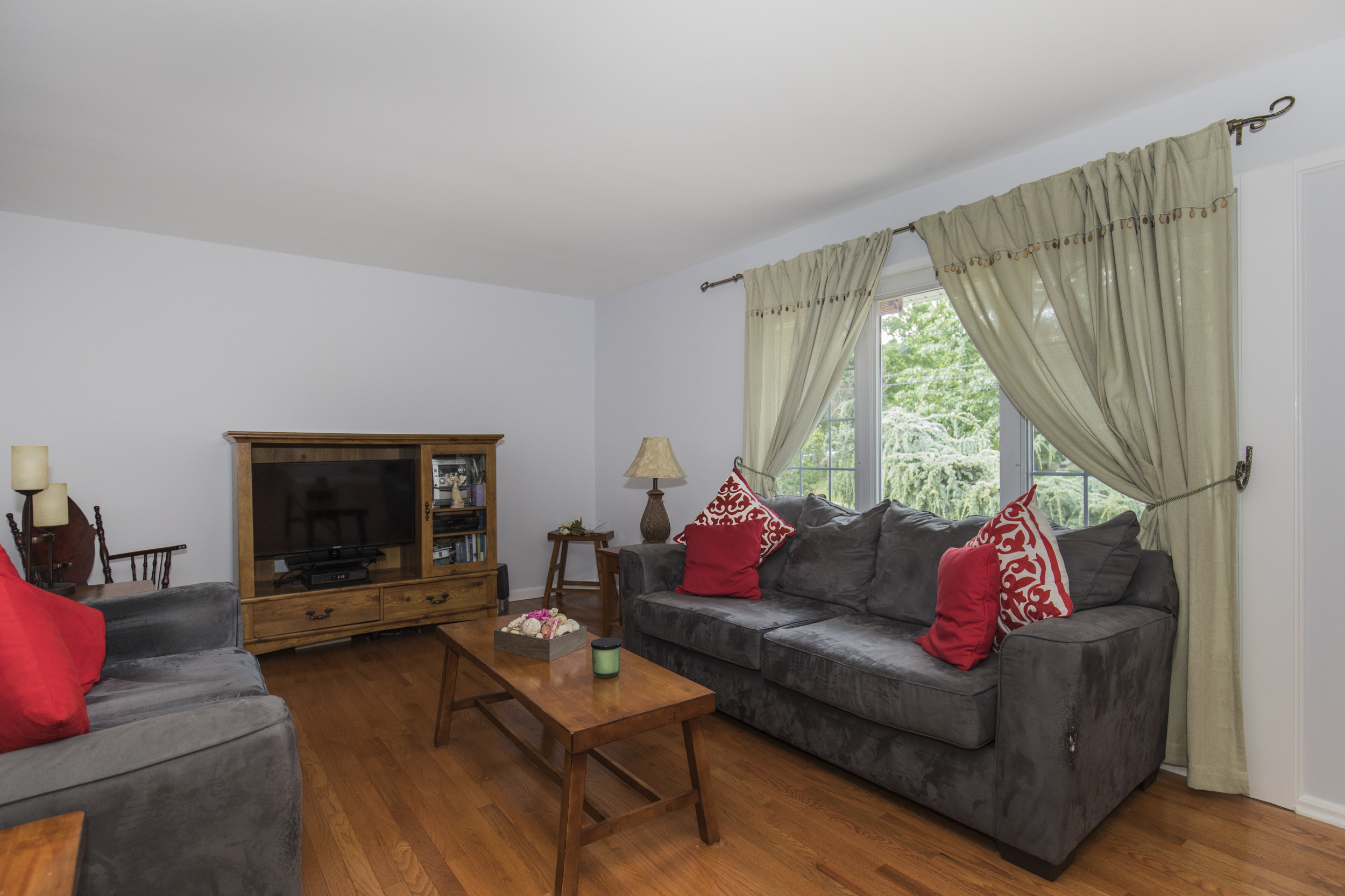 Home For Sale in Lincroft, NJ